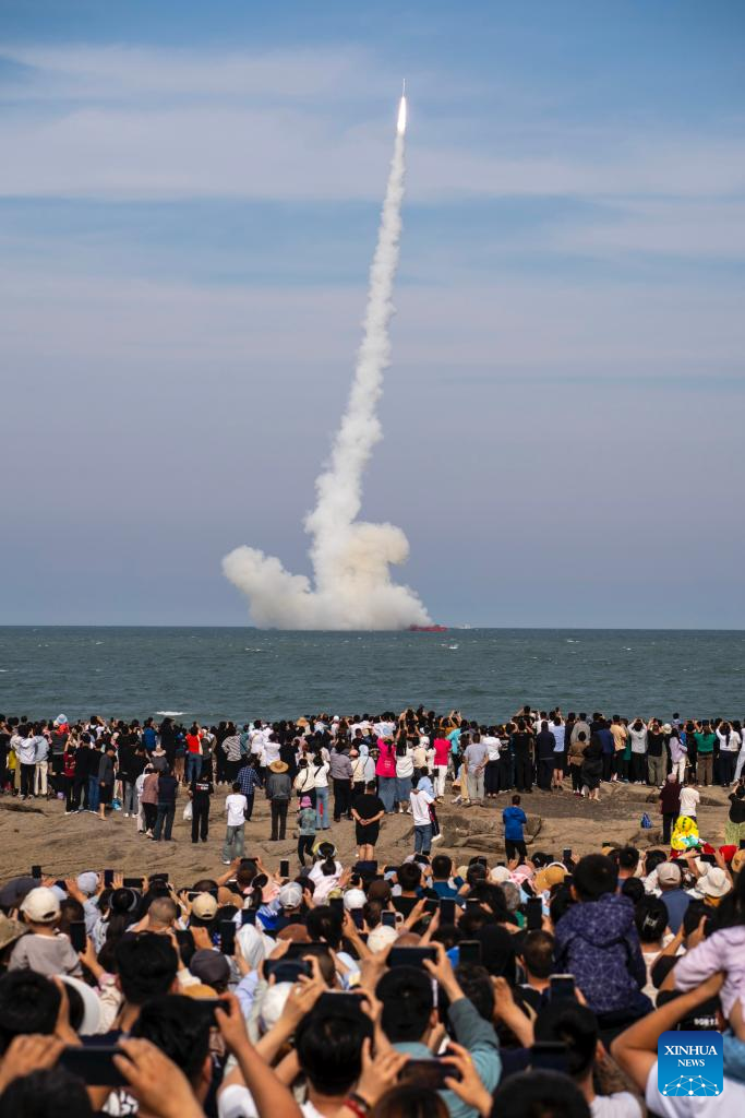 China's commercial rocket launches satellites from sea-Xinhua