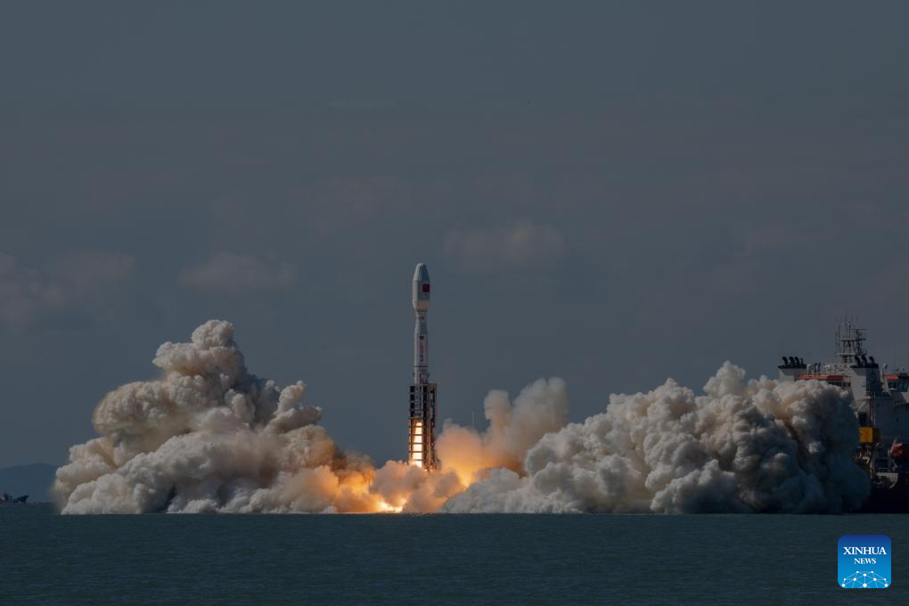 China's Smart Dragon-3 rocket launches 8 satellites from sea-Xinhua