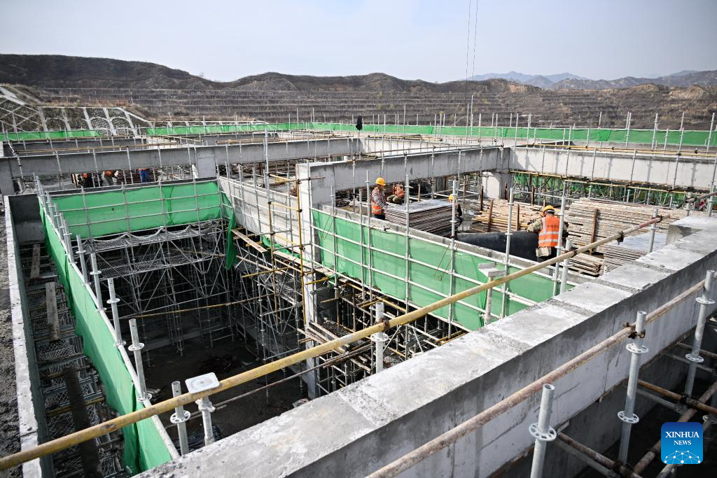 Main structure of Fuping Railway Station capped in Hebei, N China-Xinhua