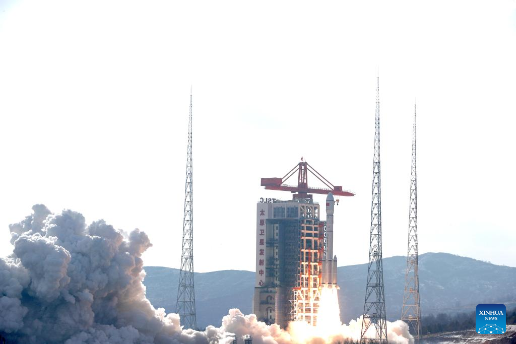 China successfully launches new satellite group-Xinhua