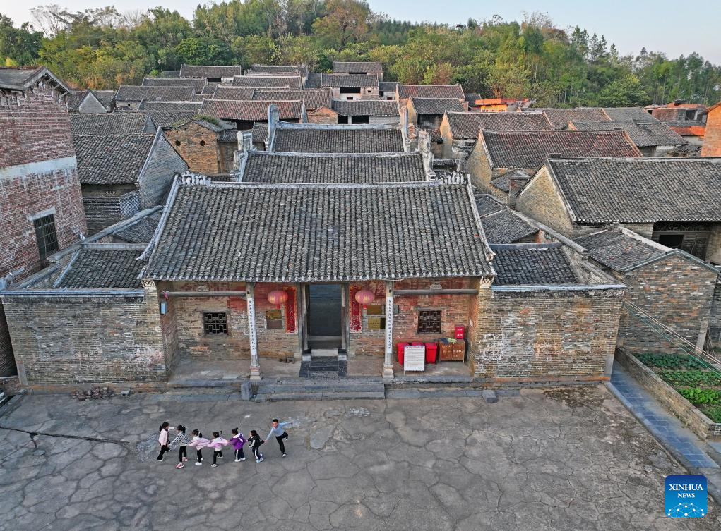 View of Longteng Hamlet in south China's Guangxi-Xinhua
