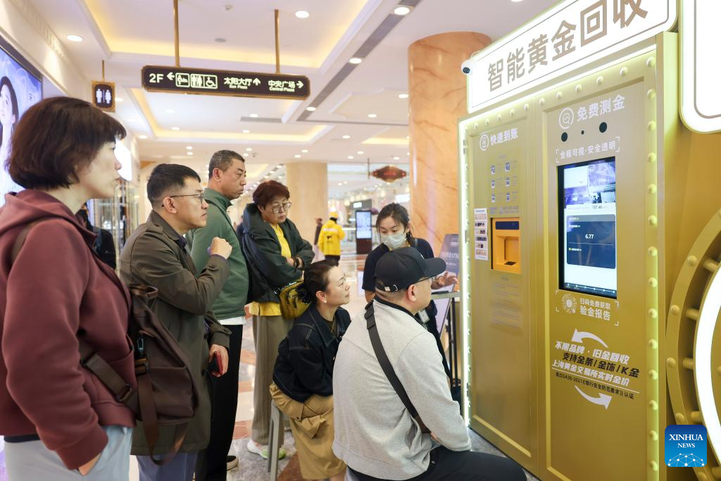 A "smart gold store" debuts in Shanghai-Xinhua