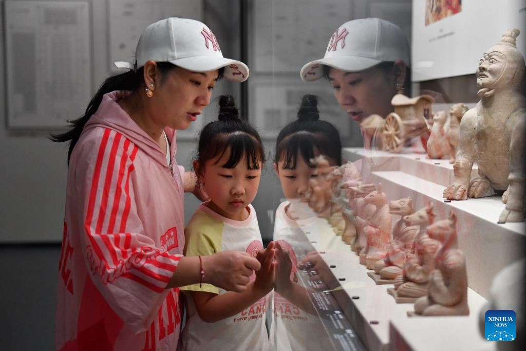 Yueyang Museum reopens to public in C China-Xinhua