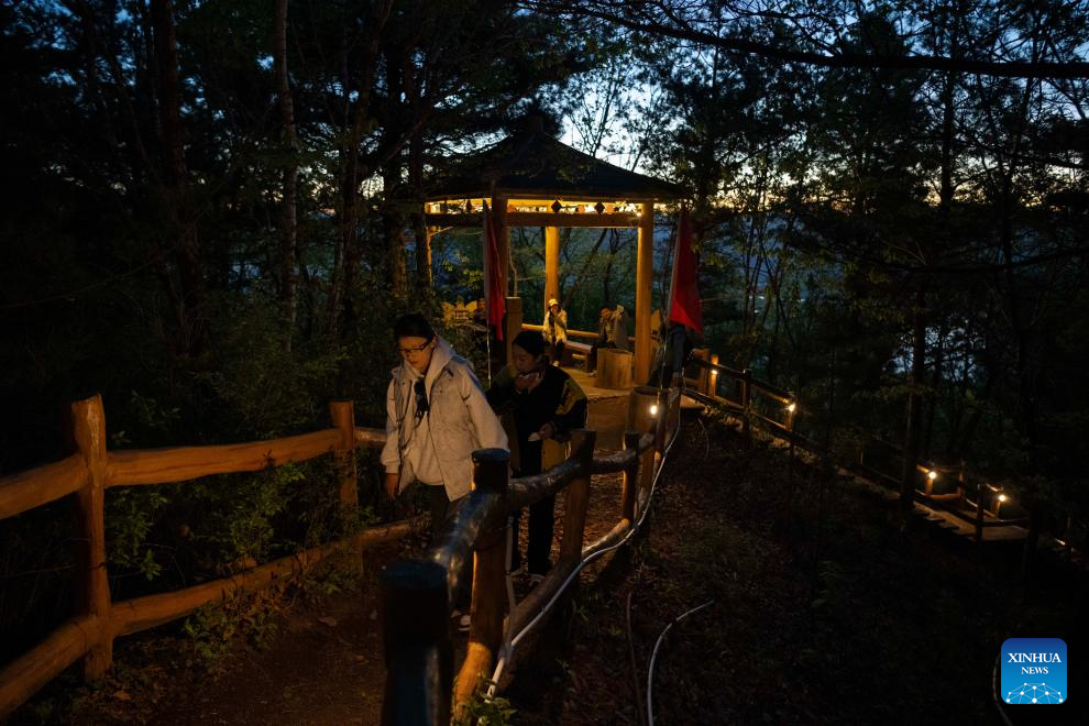 Jinzu Peak scenic area attracts tourists with stunning sunrise-Xinhua