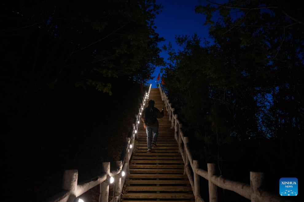 Jinzu Peak scenic area attracts tourists with stunning sunrise-Xinhua