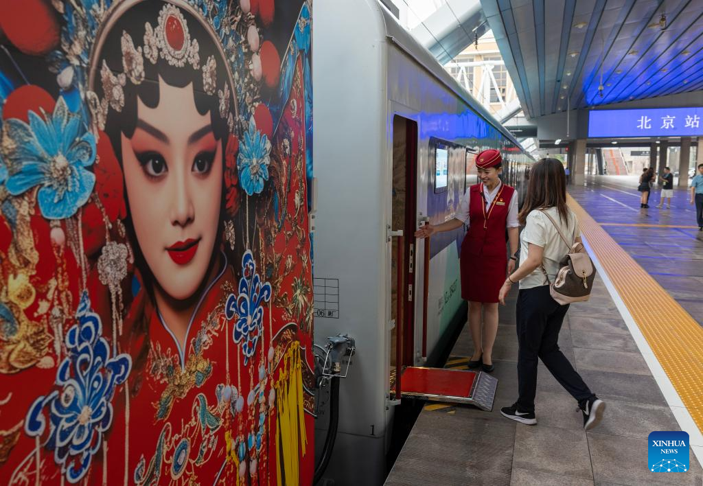 First sightseeing tourist train linking Beijing, Chengde City of Hebei ...