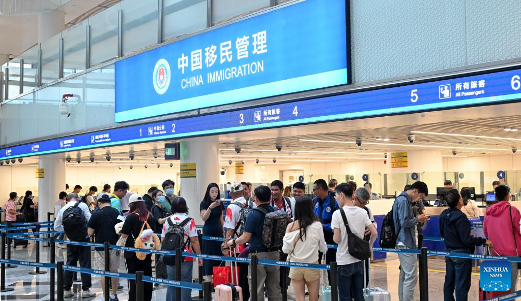 Foreigners enter China's Hainan under favorable visa-free entry policy ...