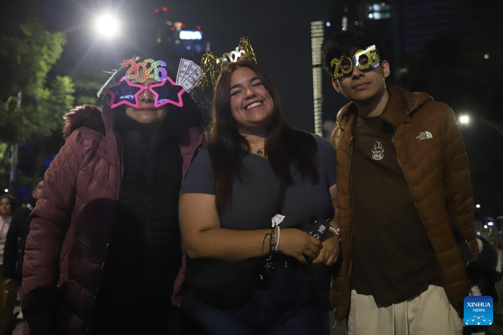 People participate in celebration to greet New Year in Mexico-Xinhua