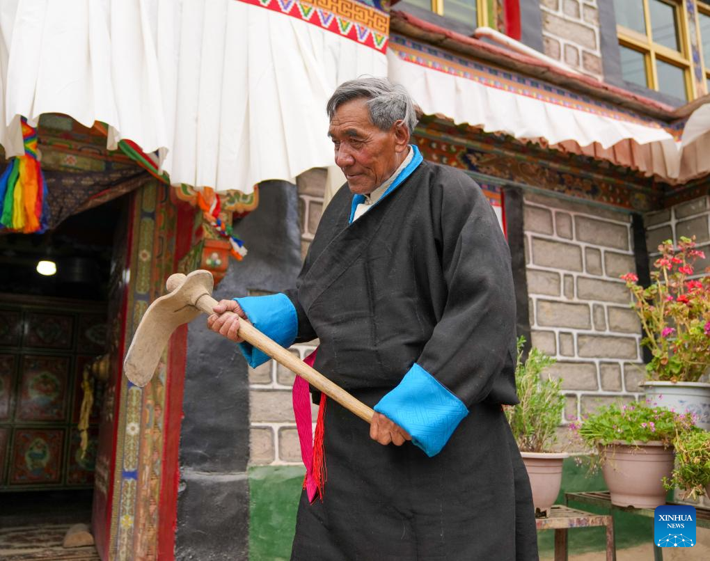 Former serf witnesses tremendous development of China's Xizang-Xinhua